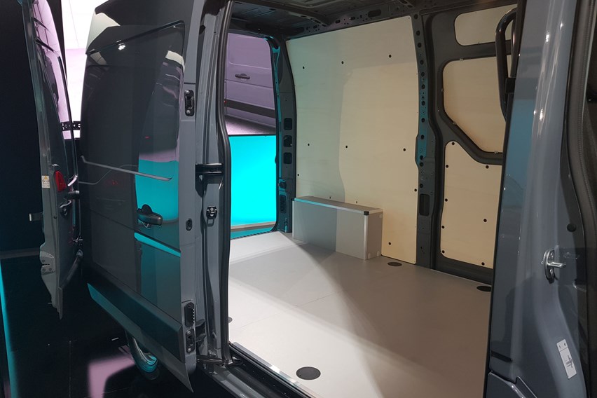2019 Renault Master facelift – full details of new-look large van | Parkers