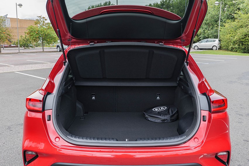 Kia Xceed Review (2021) | Parkers