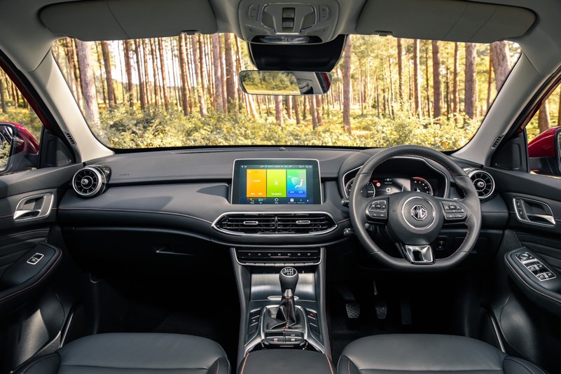 MG HS (2021) Interior Layout, Dashboard & Infotainment | Parkers