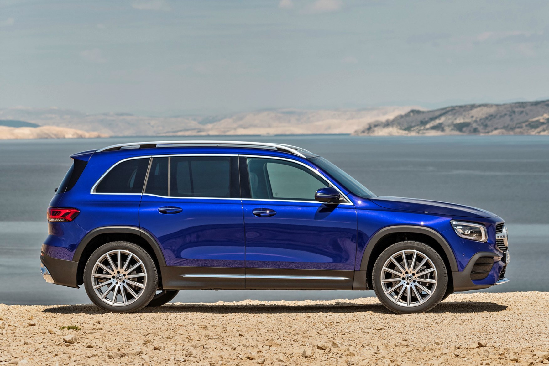Spacious 7 Seater Suv Pikolnor
