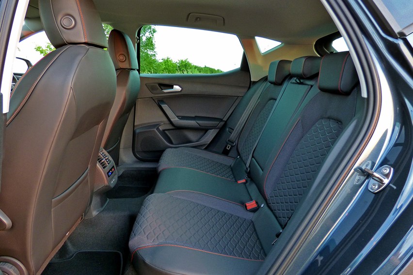 SEAT Leon (2021) Interior Layout, Dashboard & Infotainment | Parkers