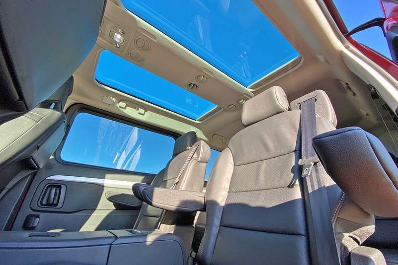 Vauxhall Vivaro-e Life (2021) Interior Layout, Dashboard & Infotainment ...