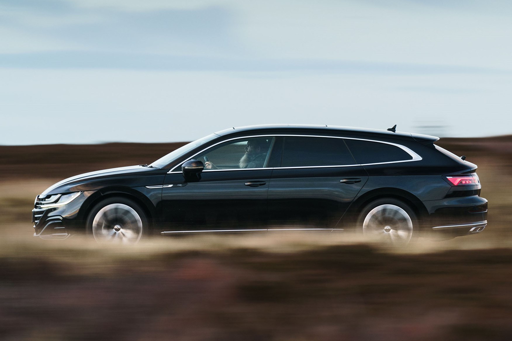 Volkswagen Arteon Shooting Brake Review (2021) | Parkers