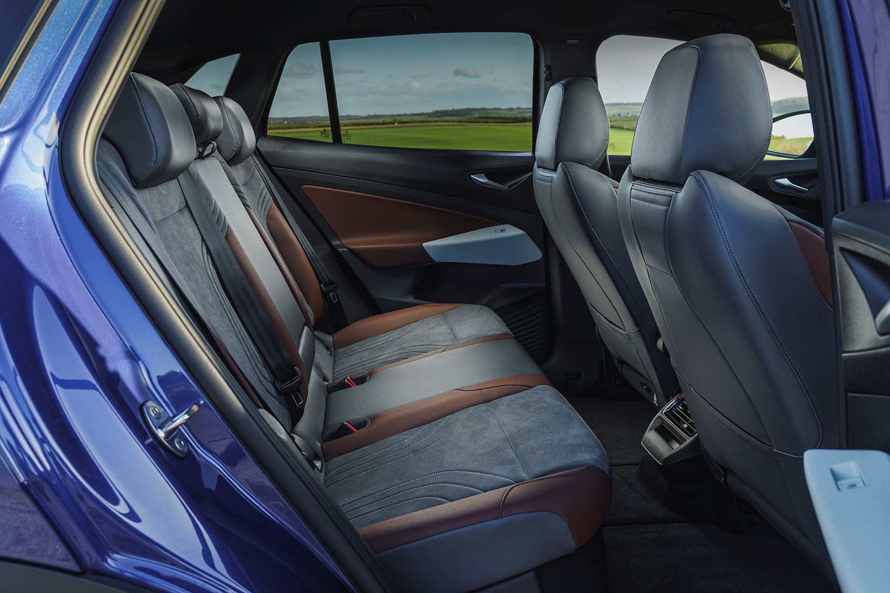 Volkswagen ID.4 (2021) Practicality, Boot Space & Dimensions | Parkers