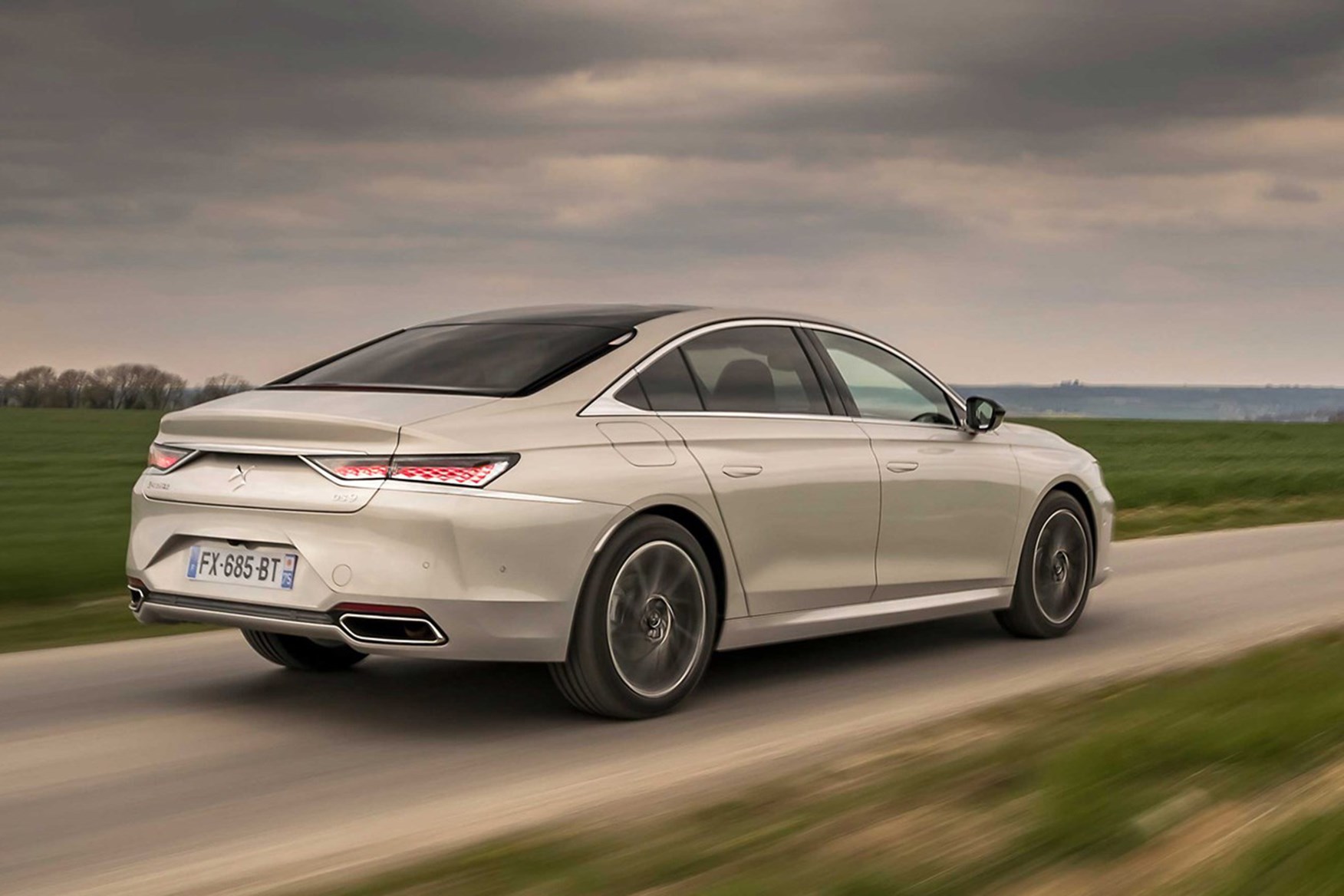 DS 9 Saloon First Drive (2021)