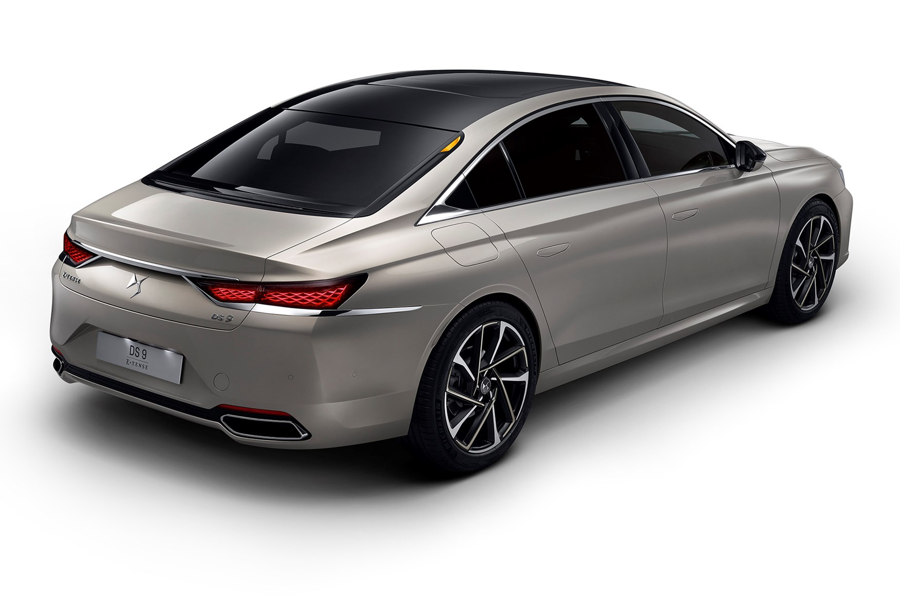 DS 9 Saloon Preview (2021)