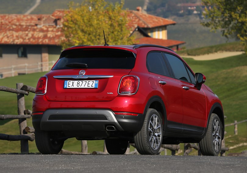 Fiat 500X (2022) boot space, practicality and safety | Parkers