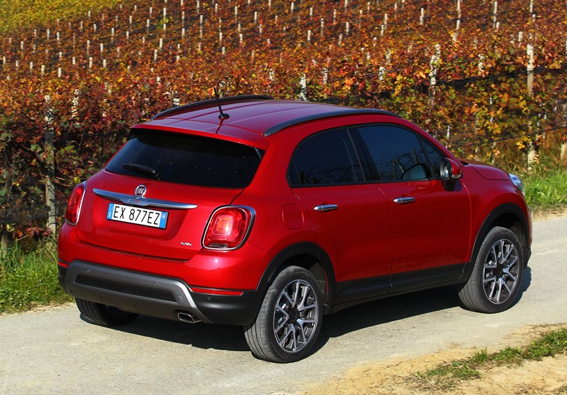 Fiat 500X (2022) boot space, practicality and safety | Parkers
