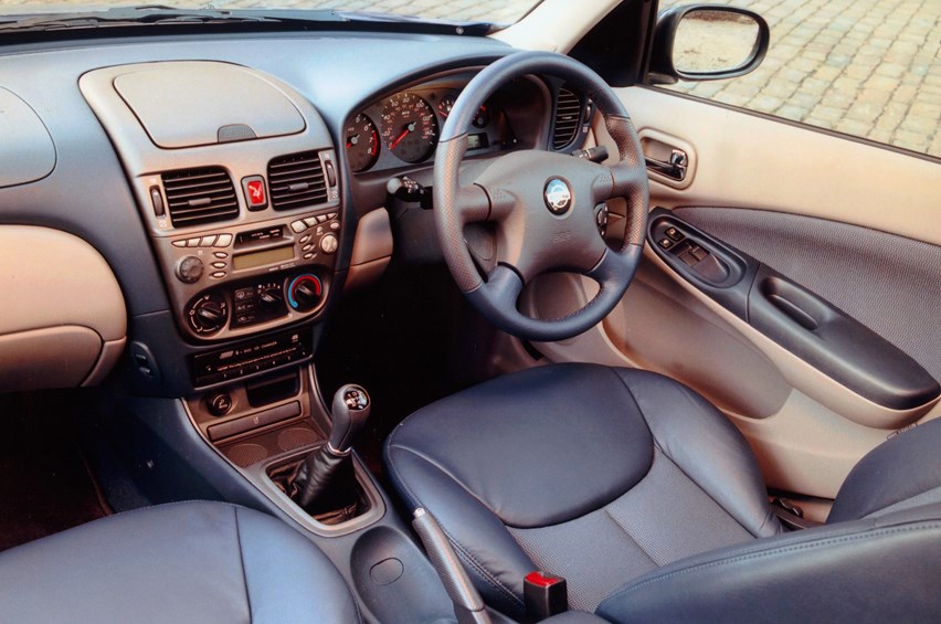 Used Nissan Almera Hatchback (2000 - 2006) boot space, practicality and ...