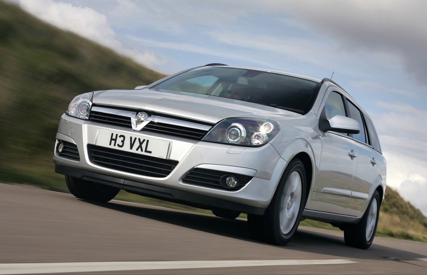 Used Vauxhall Astra Estate (2004 - 2010) boot space, practicality and ...