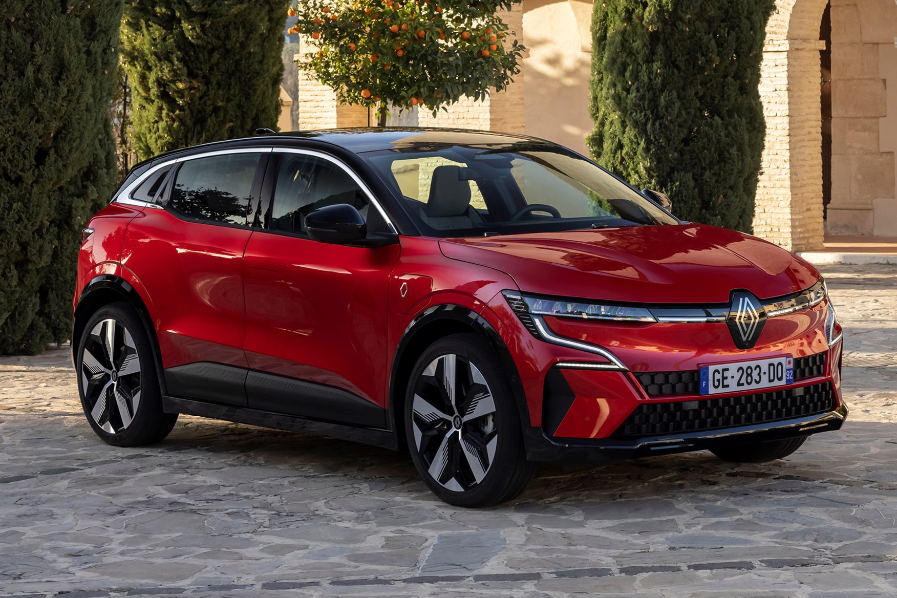 Renault Megane E-Tech (2022) boot space, practicality and safety | Parkers