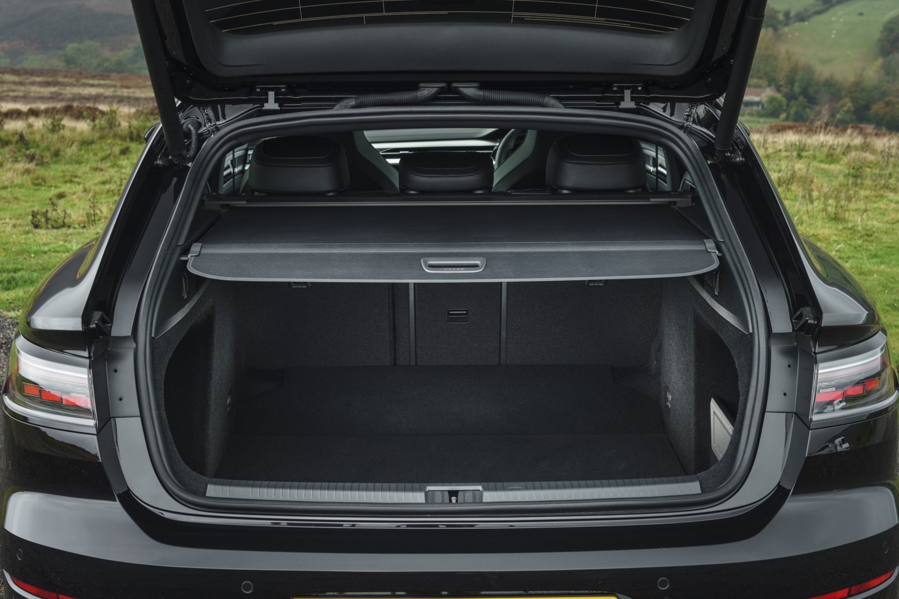 Volkswagen Arteon Shooting Brake Review (2022) | Parkers