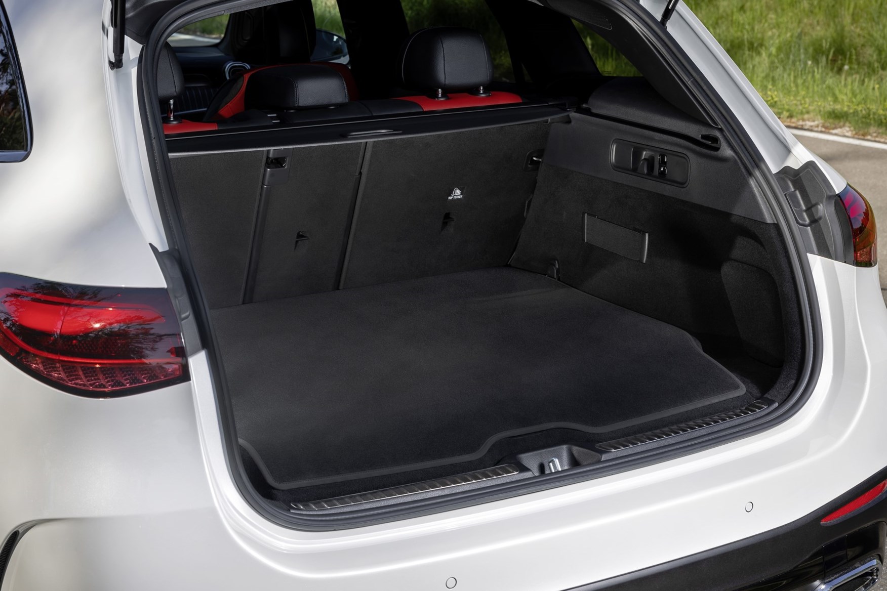 New Mercedes GLC turns up the tech for 2022 | Parkers