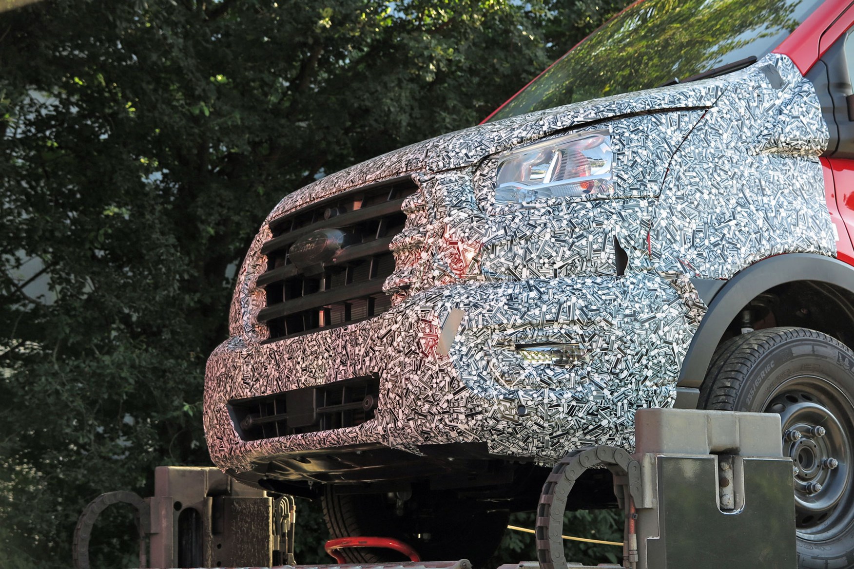 New 2019 Ford Transit facelift - latest details from the CV Show | Parkers