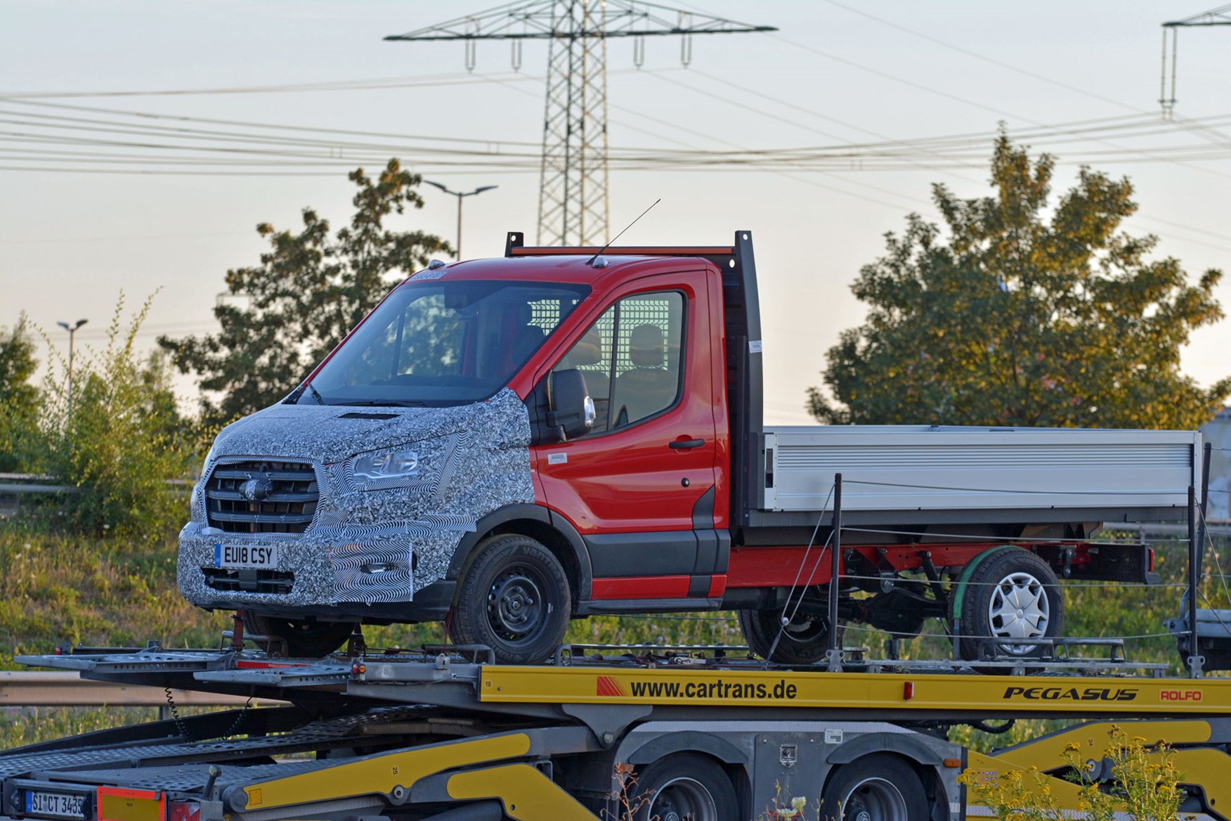 New 2019 Ford Transit facelift - latest details from the CV Show | Parkers