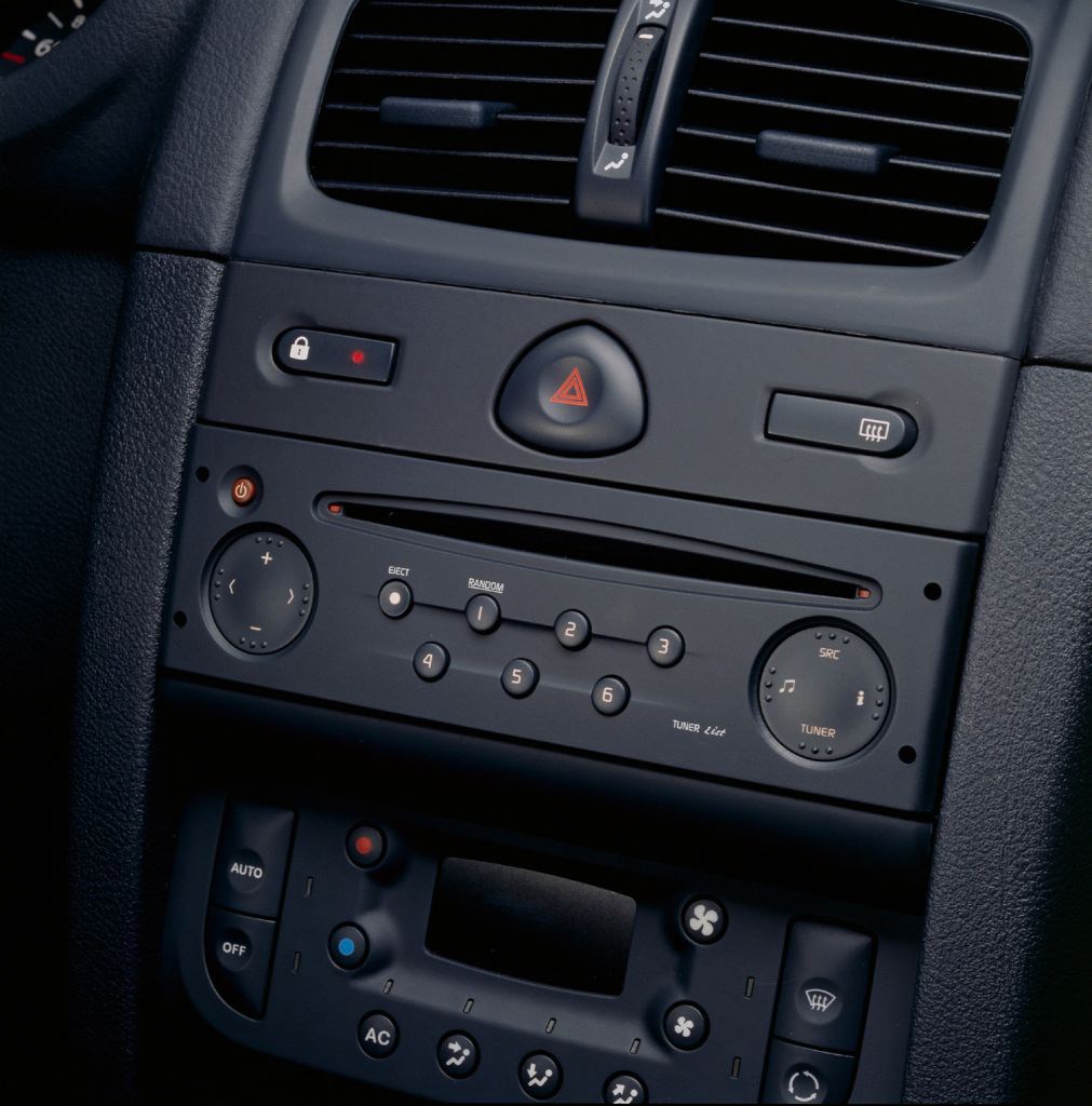 Used Renault Clio Hatchback (2001 - 2008) Review | Parkers