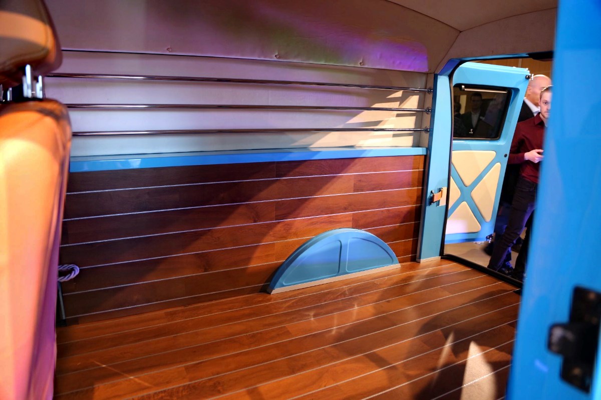 New Morris JE electric van – iconic J-Type returns as an EV | Parkers
