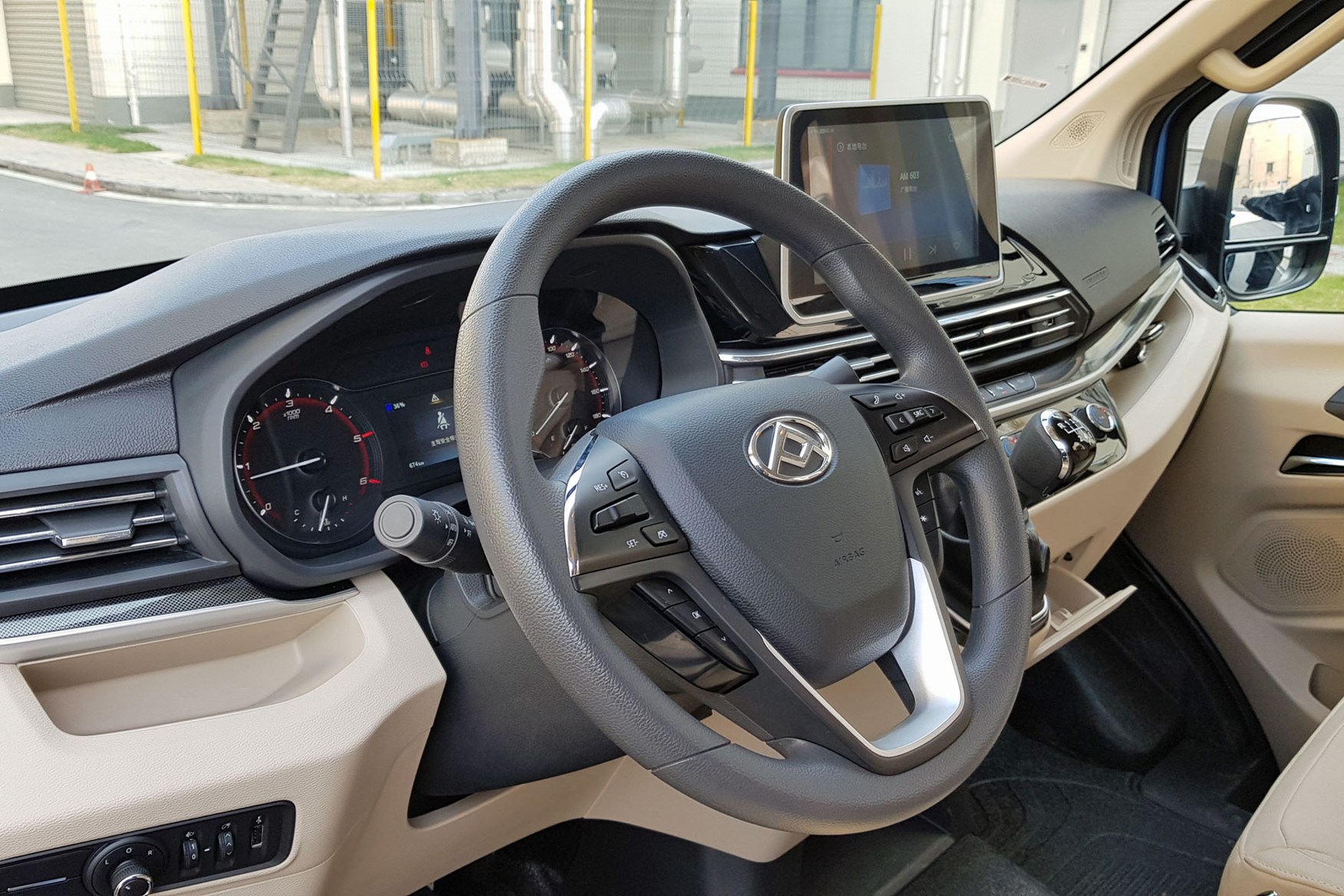Maxus Deliver 9: big spec and clever tech, now on sale in the UK | Parkers