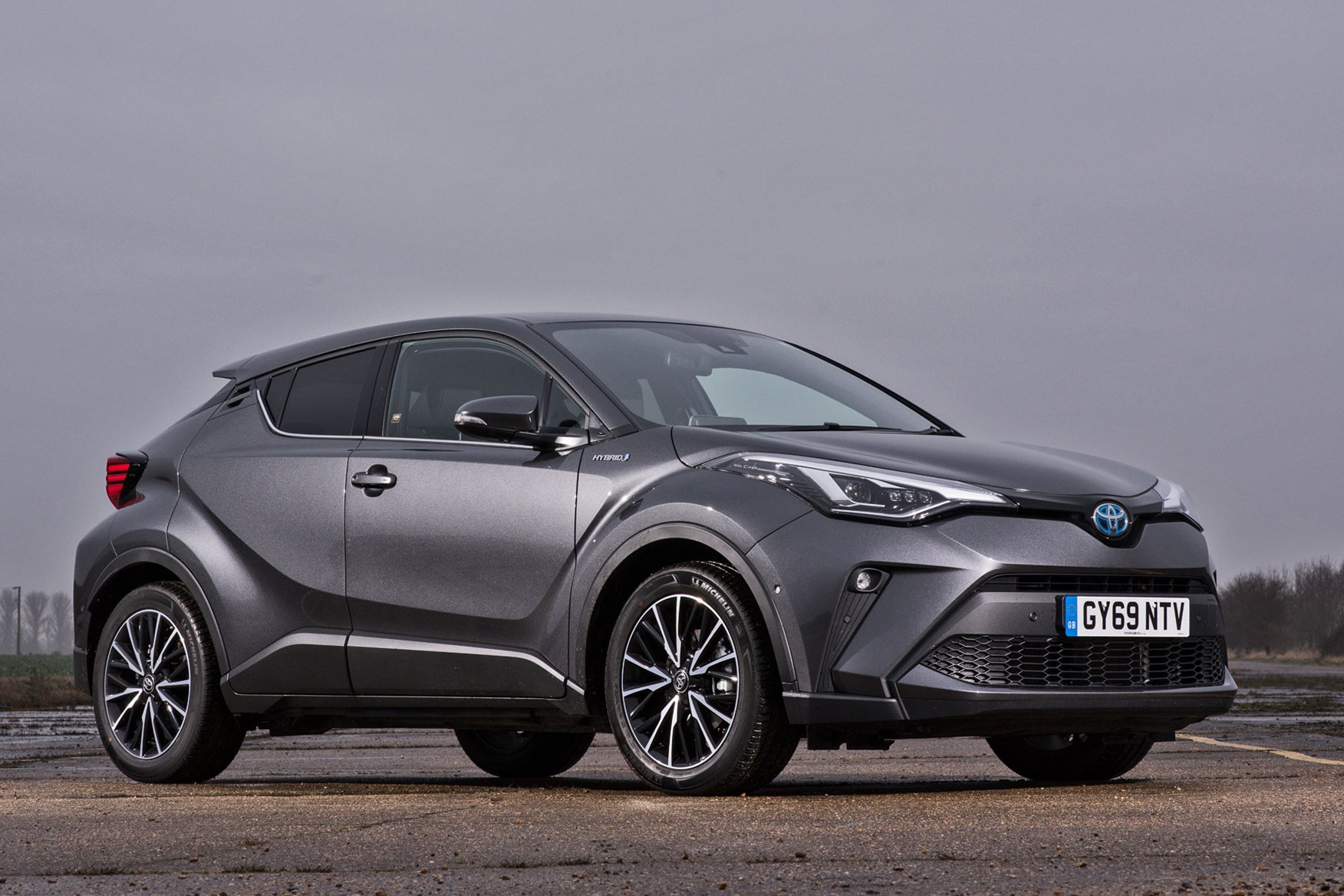 Mazda CX-30 vs Toyota C-HR and Honda HR-V | Parkers