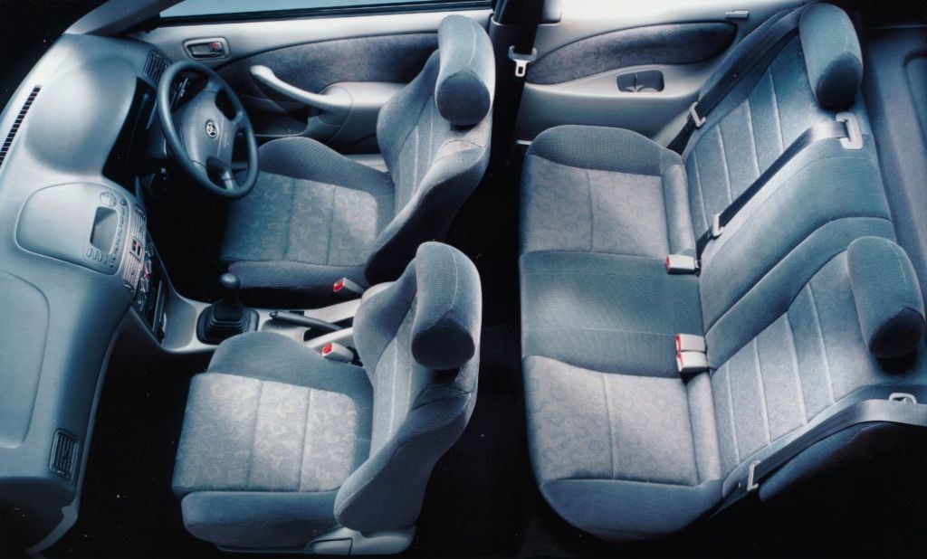 Used Toyota Corolla Hatchback (2000 - 2002) Review | Parkers