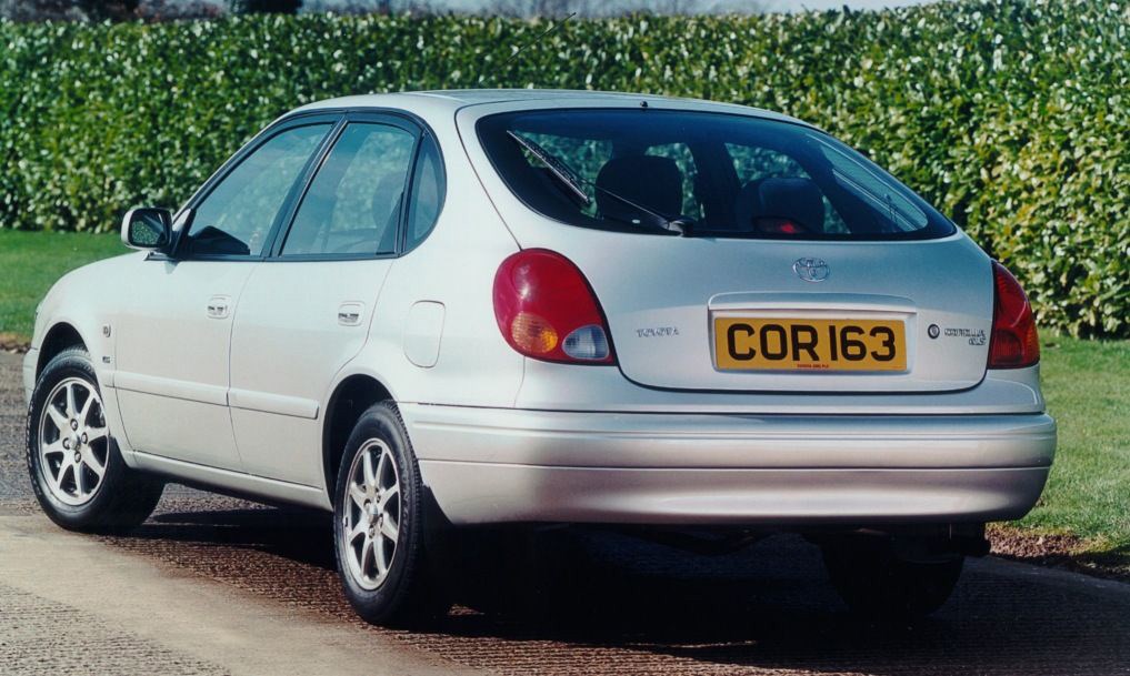 Used Toyota Corolla Hatchback (2000 - 2002) Review | Parkers