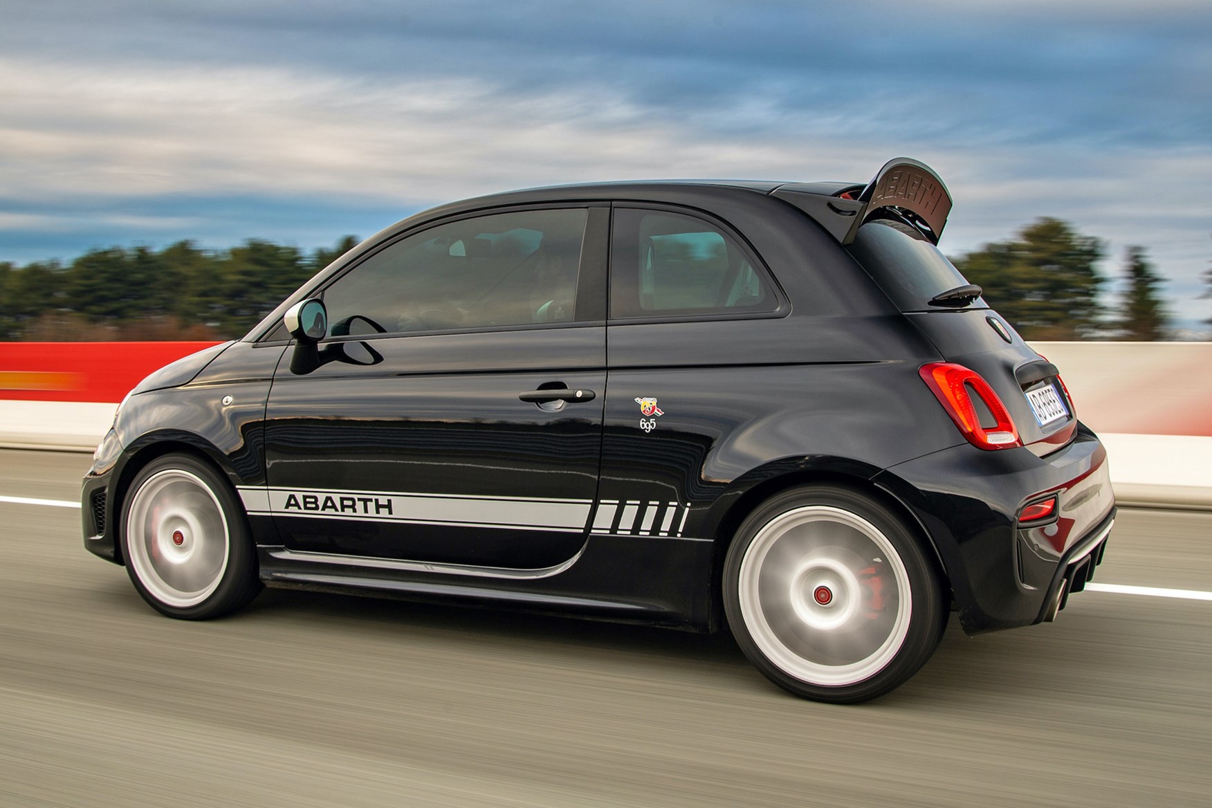 New Abarth 695 Esseesse: fast Fiat 500 revealed | Parkers