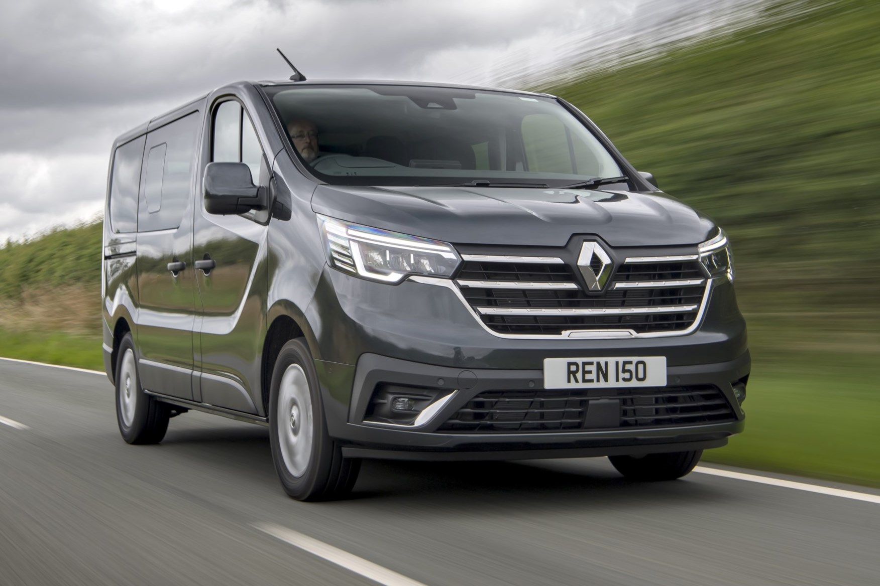 Renault Trafic Passenger (2021) review - we test newly facelifted ...