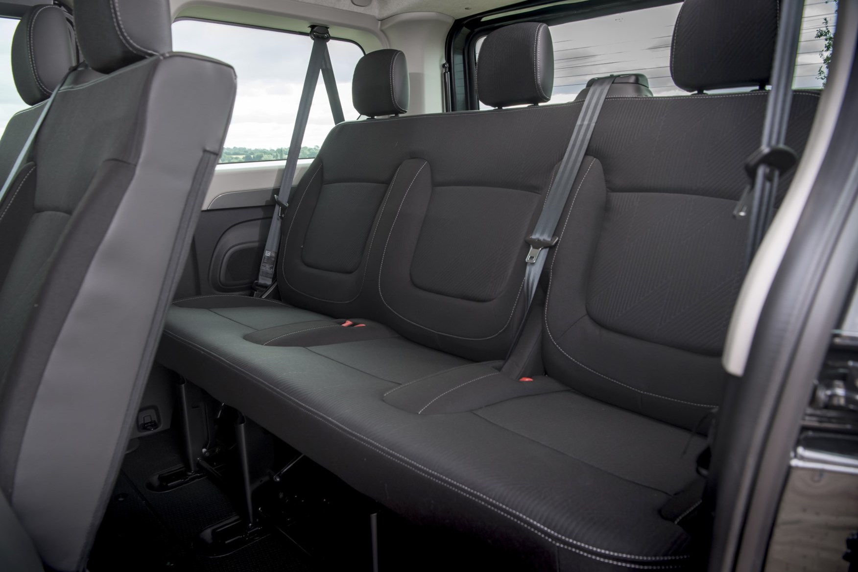 Renault Trafic Passenger (2021) review - we test newly facelifted ...