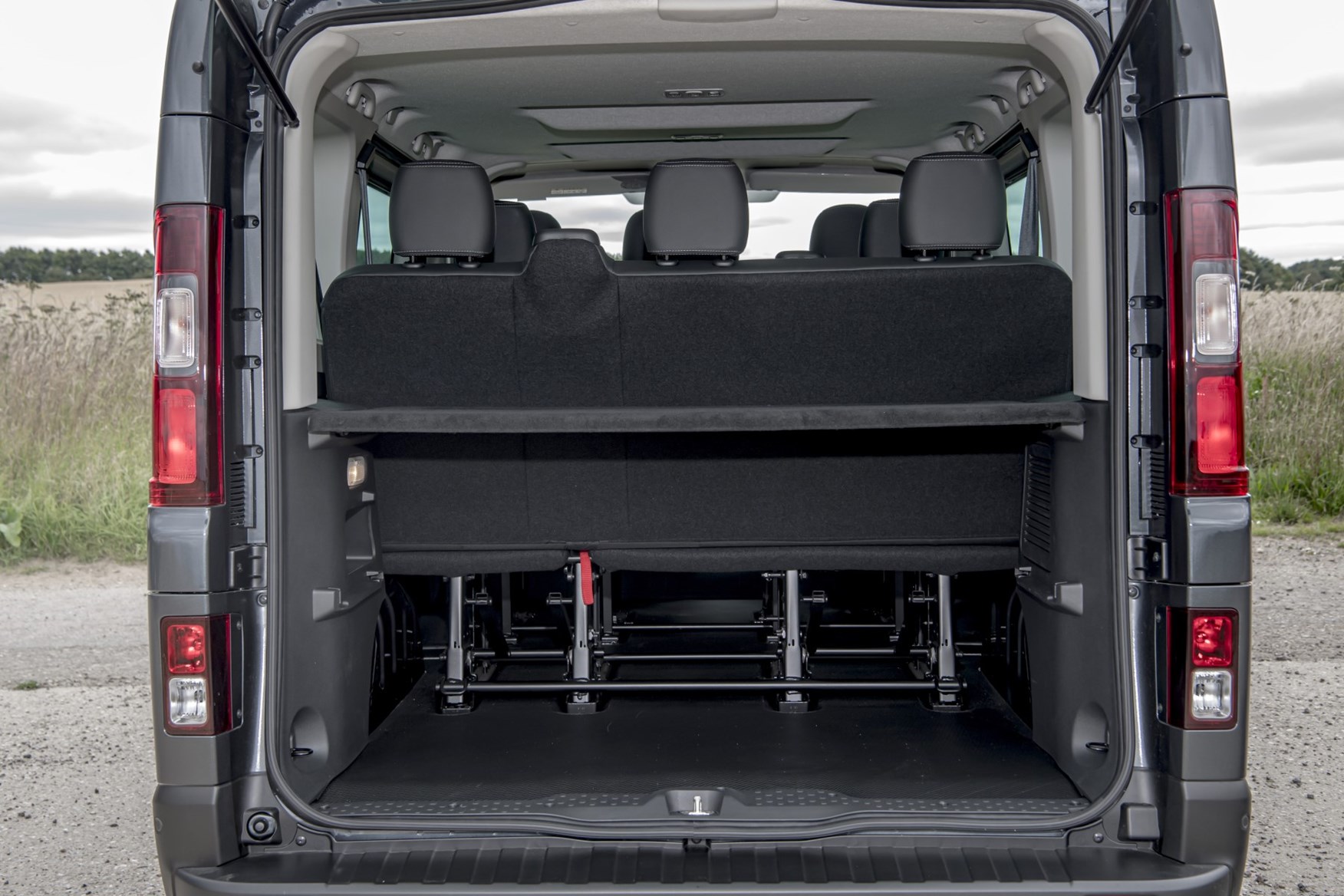 Renault Trafic Passenger (2021) review - we test newly facelifted ...