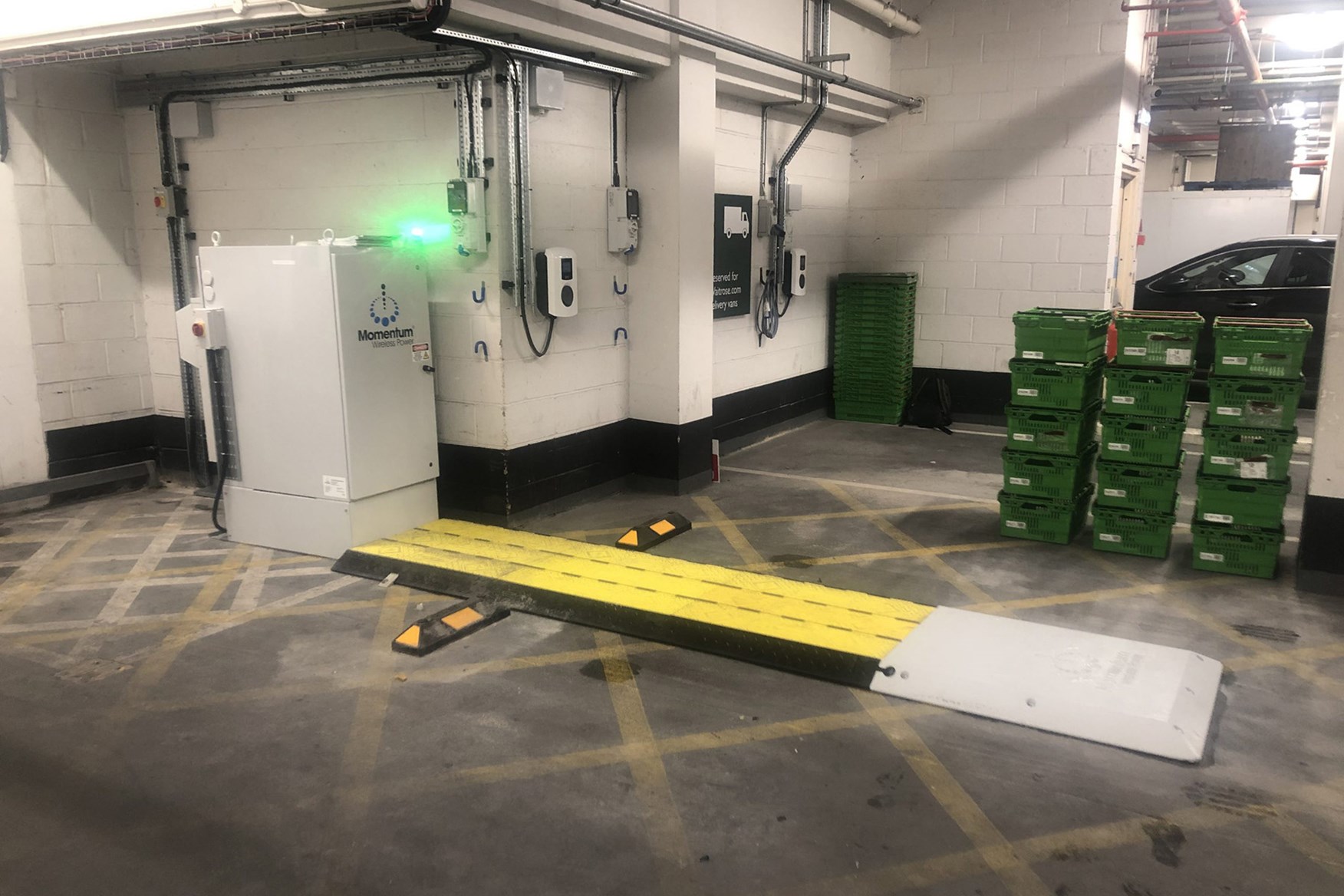 Electric vans: wireless charging trials begin | Parkers