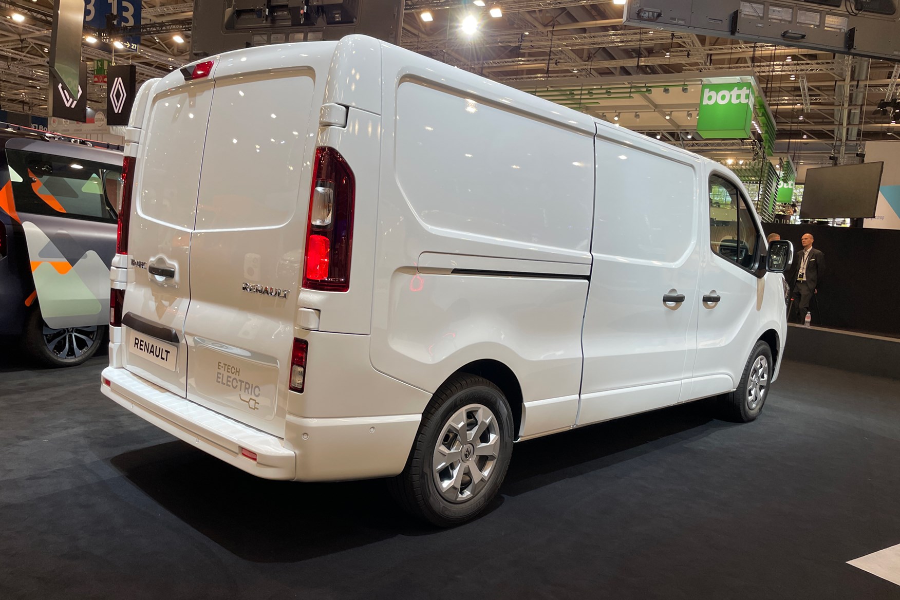 Renault Trafic E-Tech Electric shown for first time at IAA ...