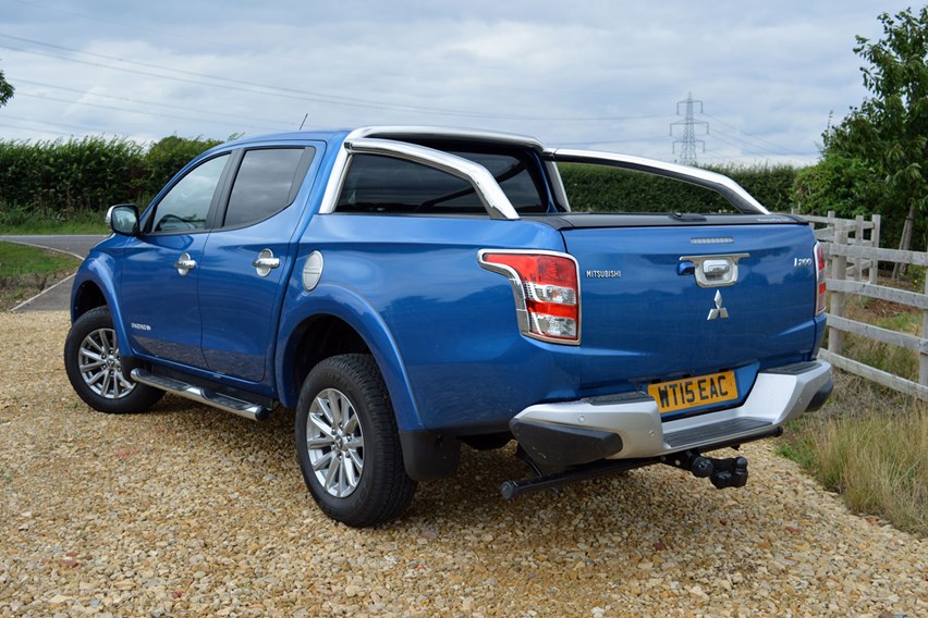 Mitsubishi L200 pickup review (2015-2019)