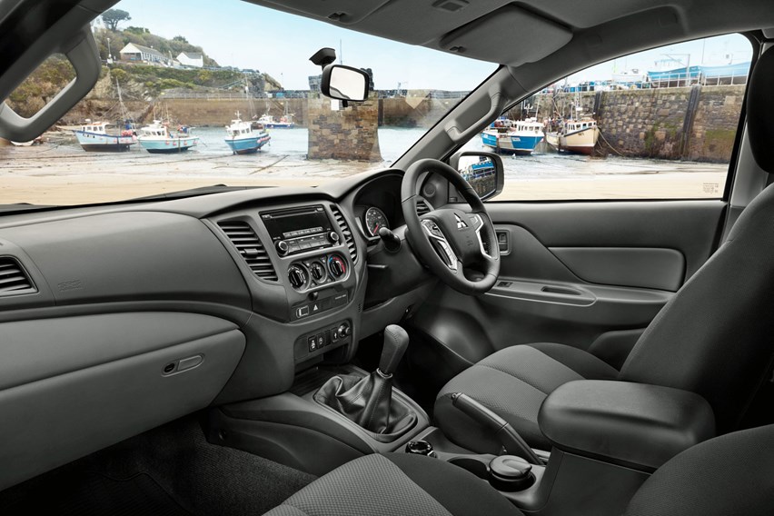 Mitsubishi L200 pickup review (2015-2019)