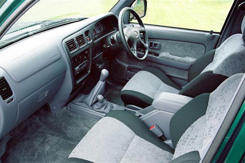 Toyota Hilux pickup review (1976-2005)