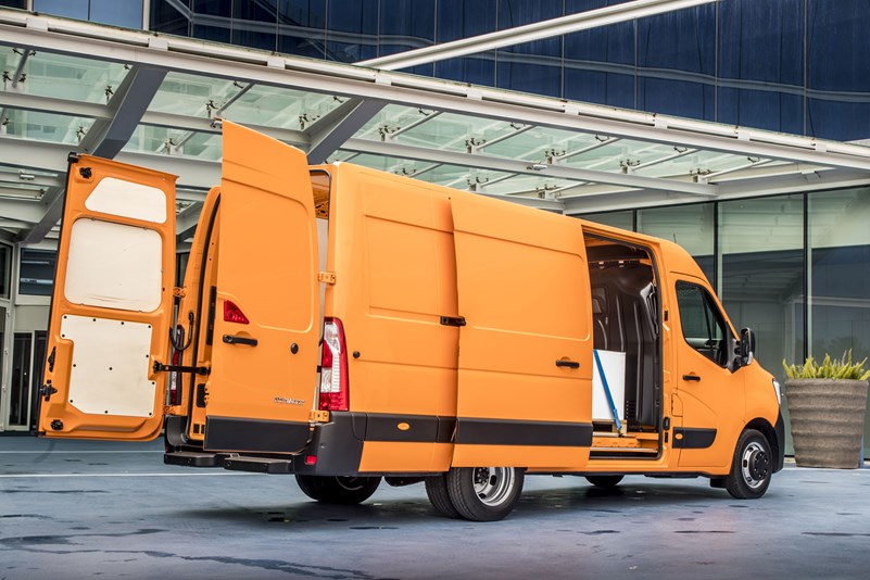 Renault Master van dimensions (2010-on), capacity, payload, volume, towing