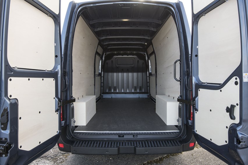 Renault Master van dimensions (2010-on), capacity, payload, volume, towing