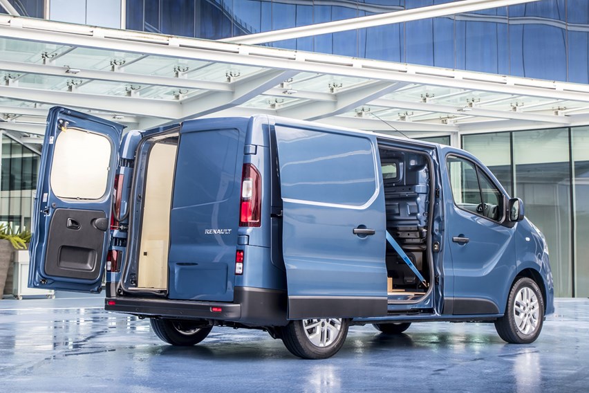 Renault Trafic van dimensions (2014-on), capacity, payload, volume, towing