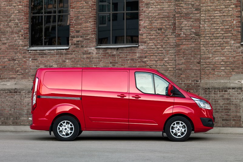 Ford Transit Custom van dimensions, capacity, payload, volume, towing
