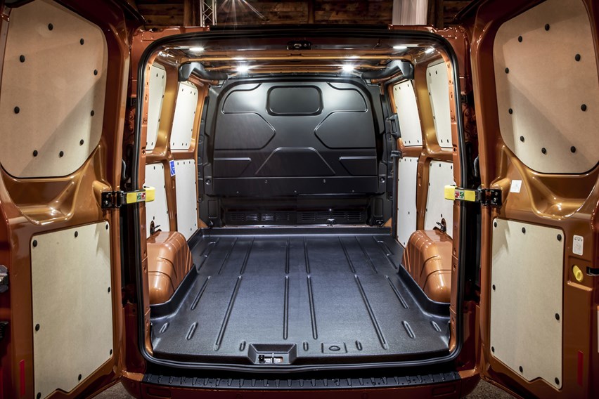 Ford Transit Custom van dimensions, capacity, payload, volume, towing