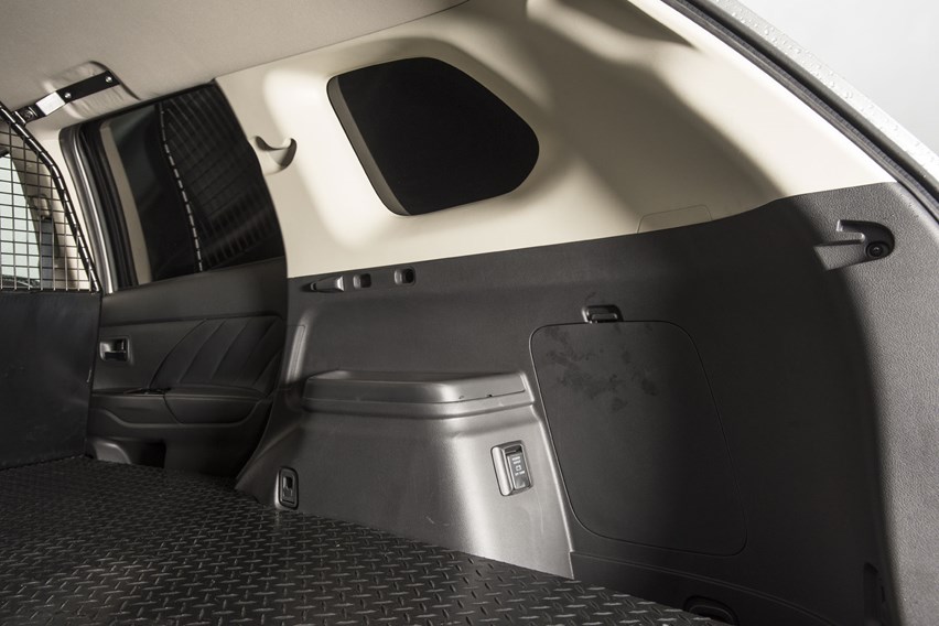 Mitsubishi Outlander Commercial van dimensions (2013-on), capacity ...