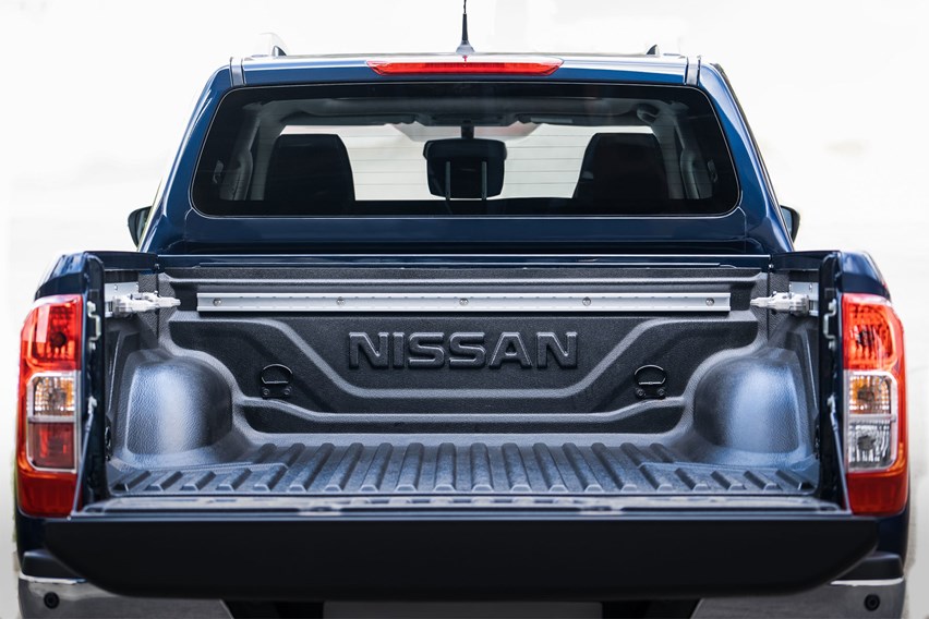 Nissan NP300 Navara pickup dimensions (2016-on), capacity, payload ...