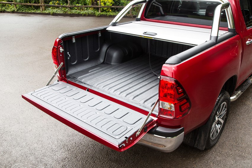 Toyota Hilux pickup dimensions (2016-on), capacity, payload, volume, towing