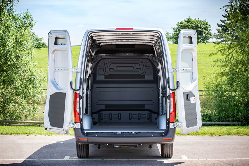 Mercedes-Benz Sprinter van dimensions and specs (2018-on)
