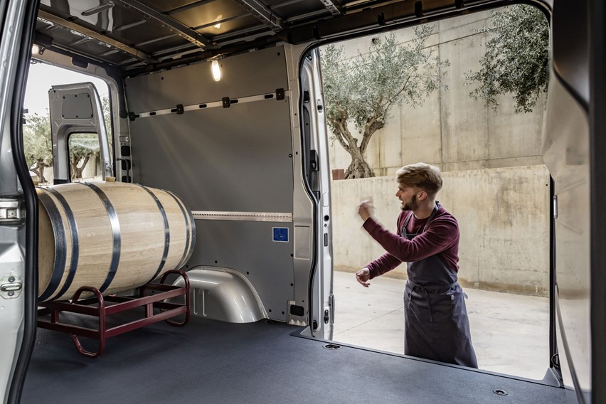 Mercedes-Benz Sprinter van dimensions and specs (2018-on)