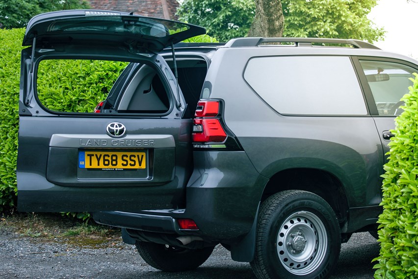 Toyota Land Cruiser Commercial 4x4 dimensions (2018-on)