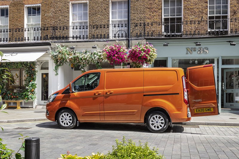 Ford Transit Custom Plug-In Hybrid electric van dimensions (2019-on ...