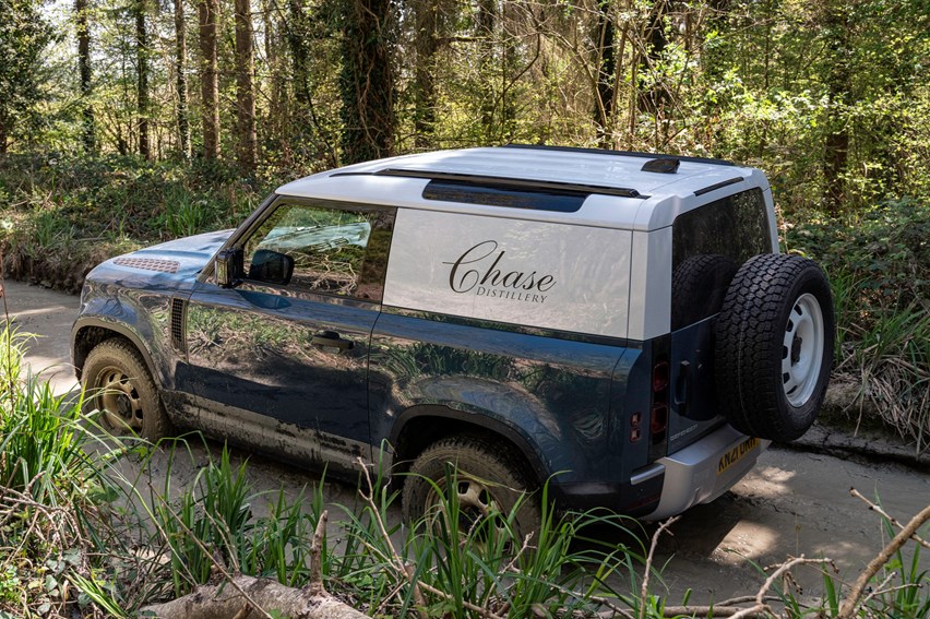 Land Rover Defender Hard Top dimensions (2021-on), capacity, payload ...