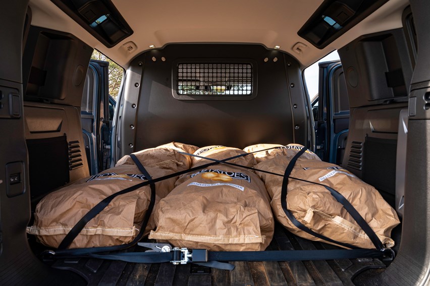 Land Rover Defender Hard Top dimensions (2021-on), capacity, payload ...