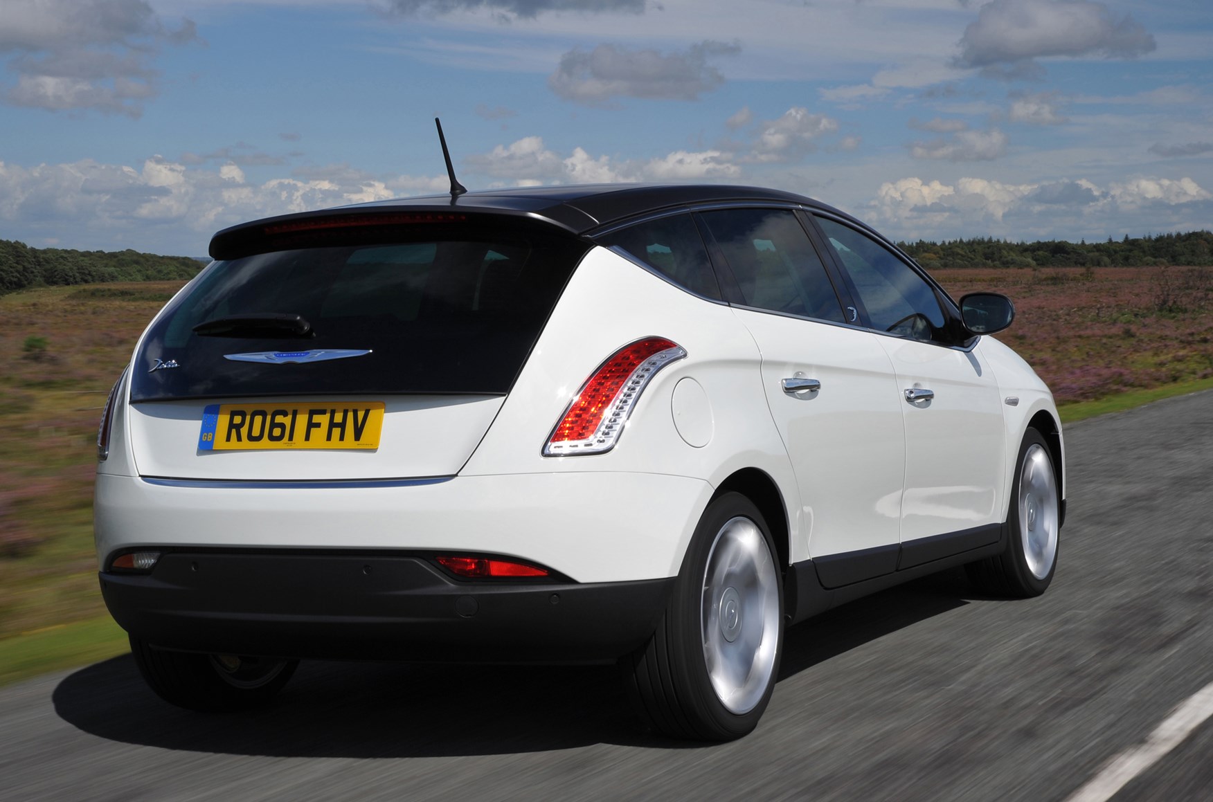 Used Chrysler Delta Hatchback (2011 - 2013) Review | Parkers