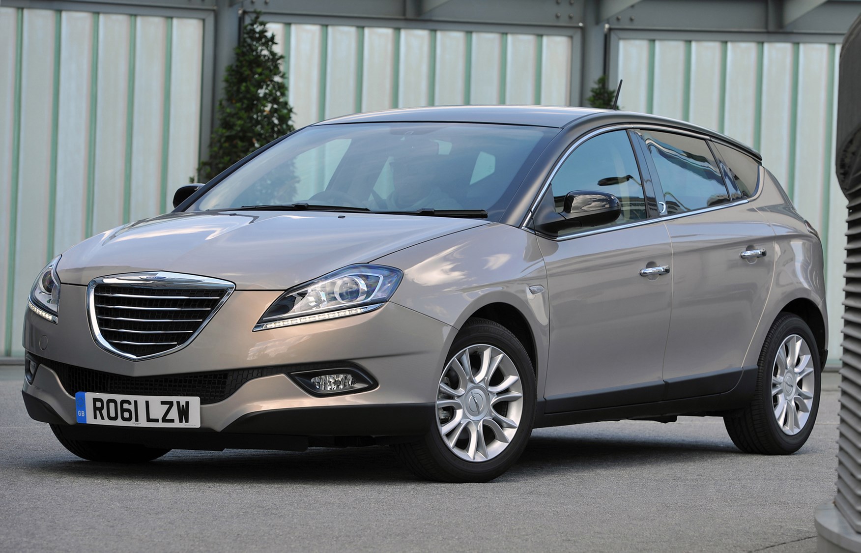 Used Chrysler Delta Hatchback (2011 - 2013) boot space, practicality ...
